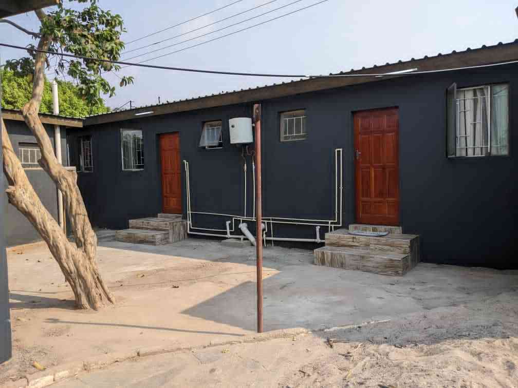 Boarding Houses In - Lusaka, Kalundu - White house boarding house